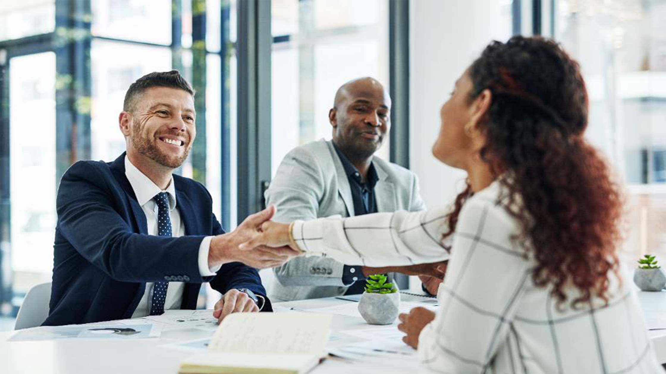 Reasons to seek employment through a staffing agency